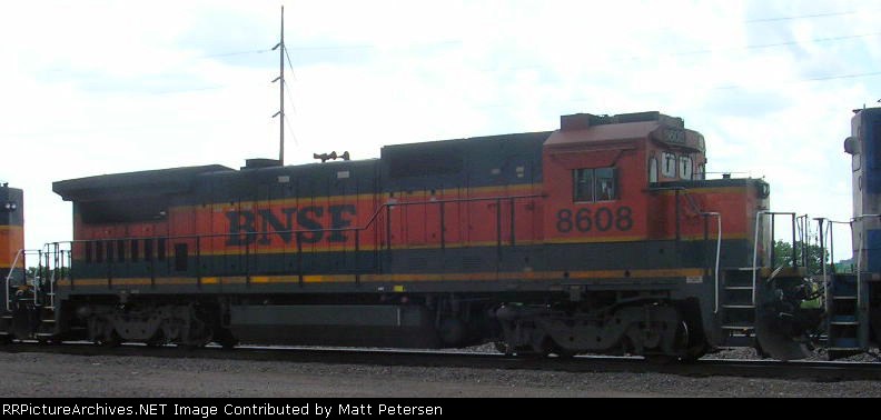 BNSF 8608
